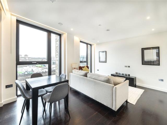 Madeira Tower, London SW11, 2 bed flat to rent, £3,488 pcm | PrimeLocation