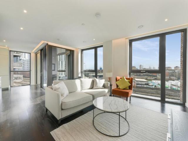 Madeira Tower, The Residence, London. 2 bed apartment to rent £3,488 pcm £805 pw
