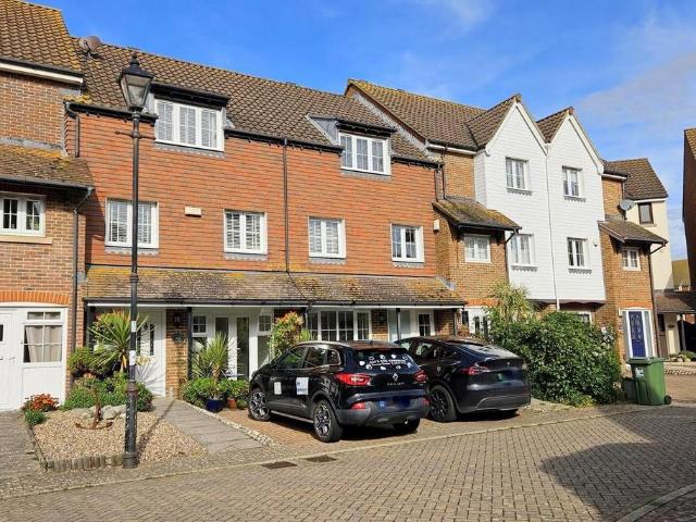 Madeira Way, Eastbourne, East Sussex. 5 bed townhouse to rent £1,950 pcm £450 pw