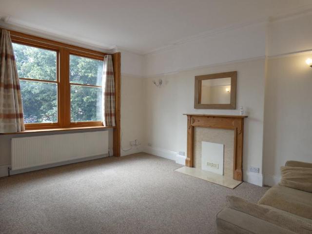 Madeley Road, Ealing 3 bed flat to rent £2,999 pcm £692 pw