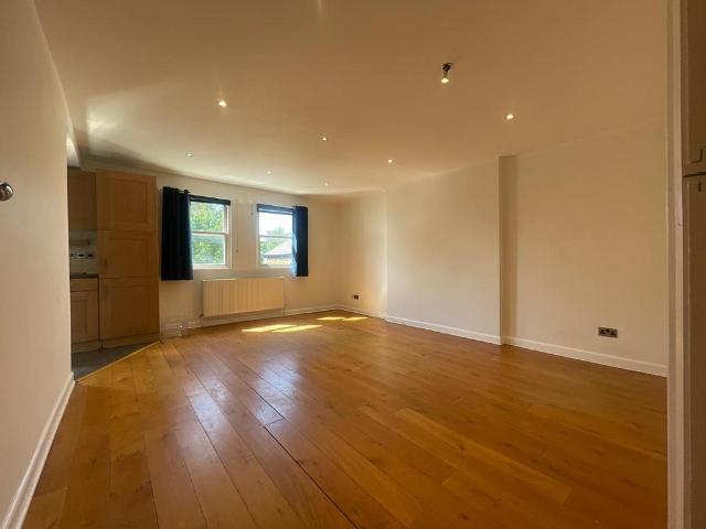 Madeley Road, London W5 2 bed semi detached house to rent £1,950 pcm £450 pw