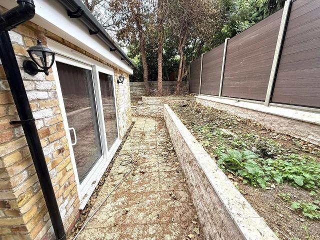 Madeley Road, London 1 bed ground floor flat to rent £1,950 pcm £450 pw