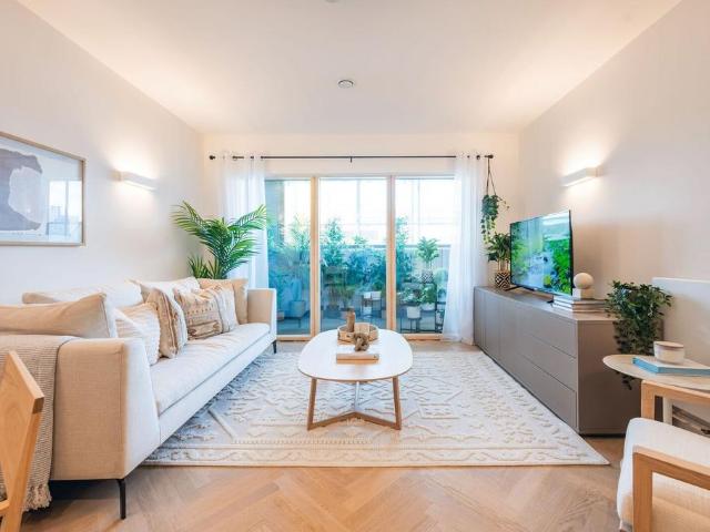 Madeleine Court, North Acton, Acton, W3 3 bed flat to rent £3,150 pcm £727 pw