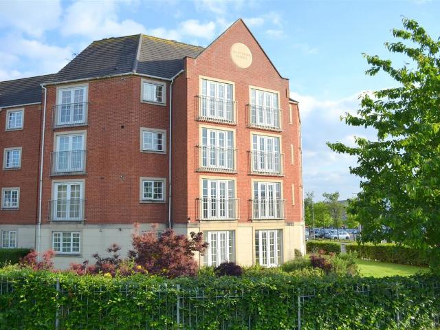 Madison Avenue, Brierley Hill DY5, 2 bed flat to rent, £950 pcm | PrimeLocation