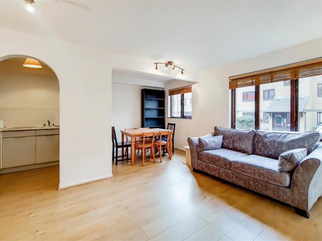 Madison Brook | Transom Square, Isle Of Dogs, E14