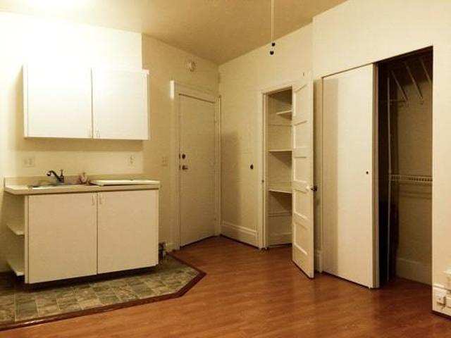 Madison Court Studio Apartment for Rent at 1509 E Madison St, Seattle, WA 98122 Minor