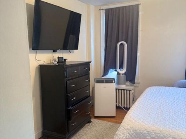 Madison Court 1 Bedroom Apartment for Rent at 2493 Madison Rd, Cincinnati, OH 45208 Hyde Park