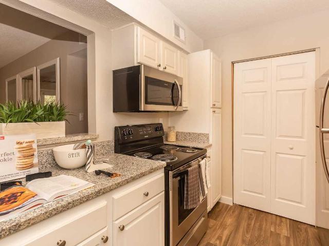 Madison Landing at Research Park and the Cottages 1 Bedroom Apartment for Rent at 2002 Flagstone Dr, Madison, AL 35758