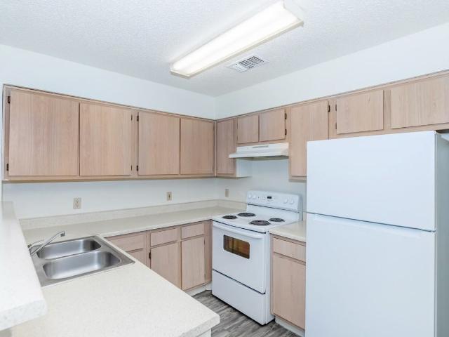 Madison Park 2 Bedroom Apartment for Rent at 512 N Martin Luther King Blvd, Lubbock, TX 79403 Parkway and Cherry Point
