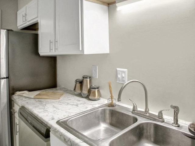 Madison Park Apartments & Townhomes 3 Bedroom Apartment for Rent at 2349 8th St Nw, Birmingham, AL 35215 Sun Valley