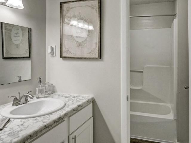 Madison Park Apartments & Townhomes 2 Bedroom Apartment for Rent at 2349 8th St Nw, Birmingham, AL 35215 Sun Valley