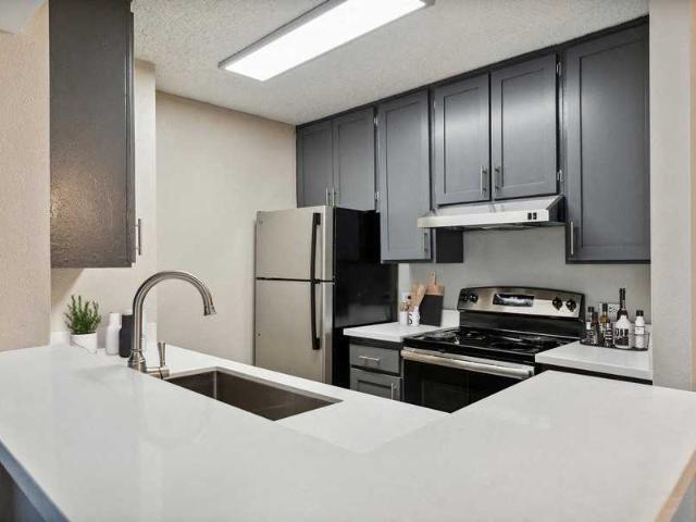 Madison Park Studio Apartment for Rent at 2235 W Broadway, Anaheim, CA 92804
