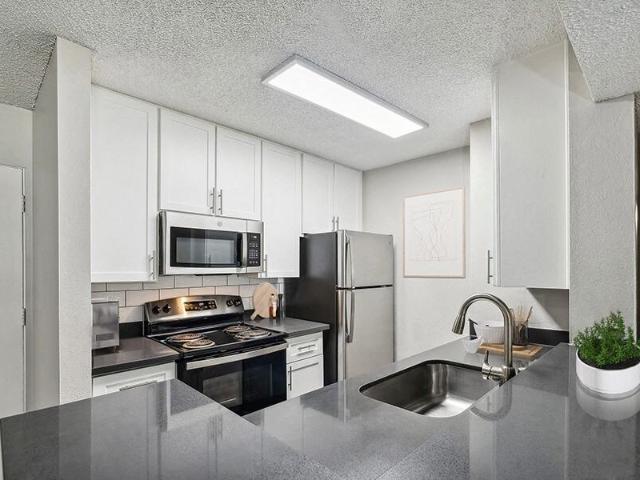 Madison Park Studio Apartment for Rent at 2235 W Broadway, Anaheim, CA 92804