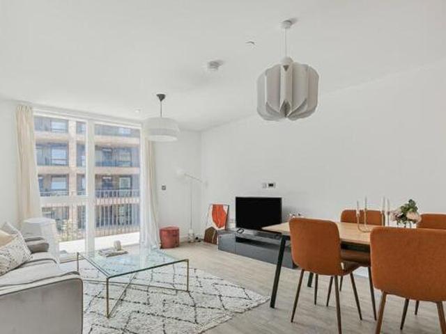 Madison Way, London, 3 Bedroom Flat