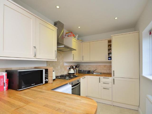 Madrid Road, Guildford, GU2 2 bed flat to rent £1,850 pcm £427 pw