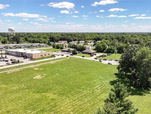 Mae Dr, Godfrey, IL 62035