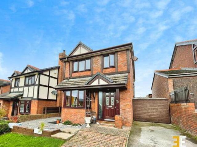 Maes Briallen, Llanrhos, 3 Bedroom Detached