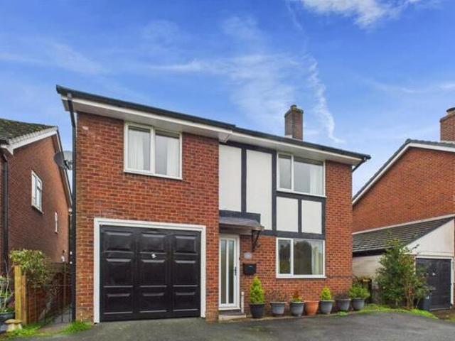 Maes Gwyn, Llanfair Caereinion, 3 Bedroom Detached