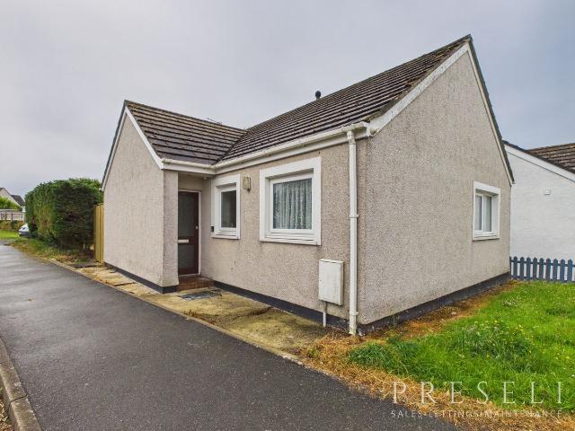 Maes Yr Hedydd, Tyddewi, Hwlffordd, Pembrokeshire SA62, 2 bed bungalow to rent, £850 pcm | PrimeLocation