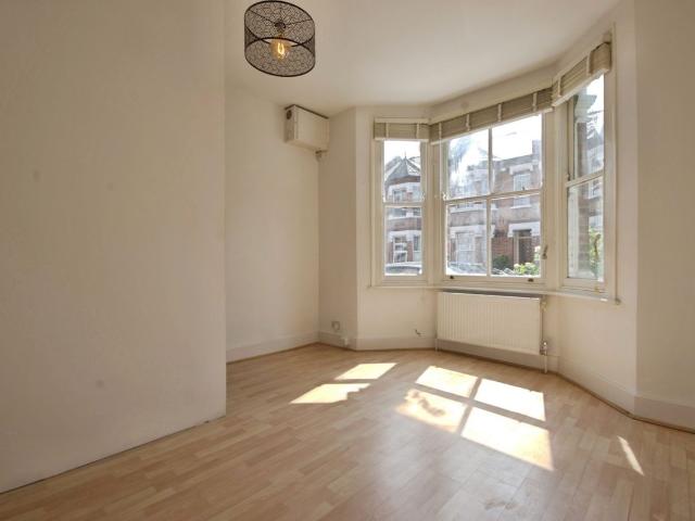 Mafeking Avenue, Brentford TW8, 1 bed flat to rent, £1,700 pcm | PrimeLocation
