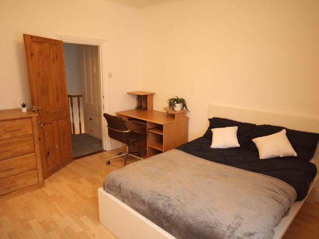 Mafeking Road, Southsea PO4 4 bed terraced house to rent £2,325 pcm £537 pw