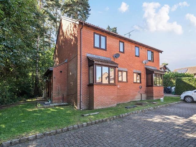 Maguire Drive, Frimley, Camberley GU16, 1 bed end terrace house to rent, £1,200 pcm | PrimeLocation
