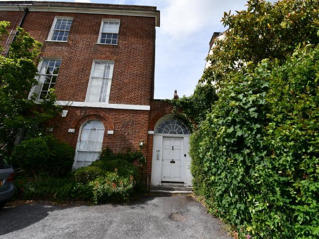 Magdalen Road, Exeter EX2 3 bed flat to rent £1,950 pcm £450 pw