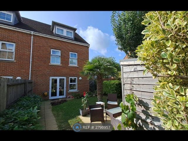 Magdalene Gardens, London N20, 4 bed semi detached house to rent, £3,250 pcm | PrimeLocation
