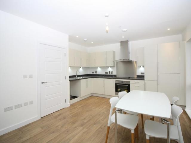Magellan Boulevard, Royal Dockside. 2 bed flat to rent £2,166 pcm £500 pw