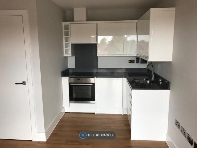 Magna West, West Byfleet KT14, 1 bed flat to rent, £1,300 pcm | PrimeLocation