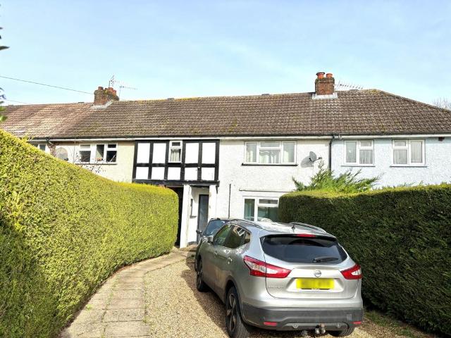Magna Road, Englefield Green, Egham. 5 bed terraced house to rent £2,850 pcm £658 pw