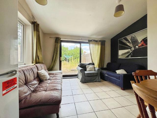 Magna Road, Englefield Green, Egham, Surrey, TW20 0PN