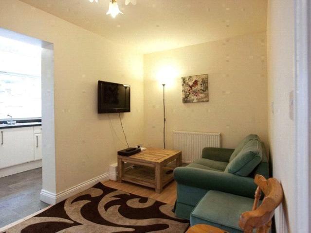 Magna Road, Englefield Green, Egham, Surrey, TW20 0PN