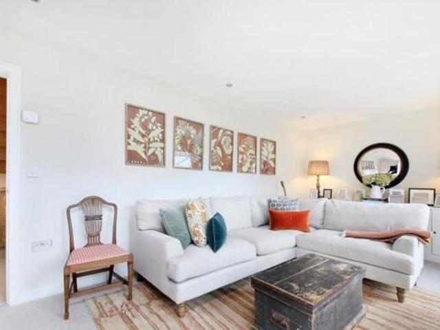 Magna Square, East Sheen, 3 Bedroom Semi detached
