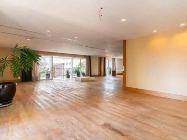 Magnífico apartamento no Itaim, 390m2, 2 suítes, 6 vgs