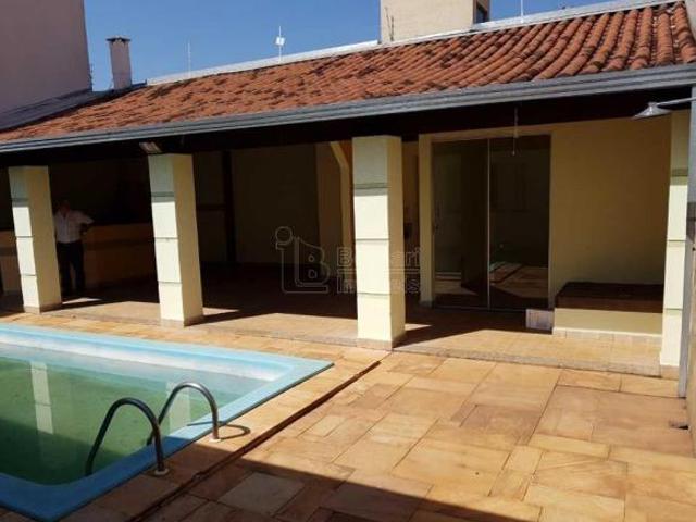 Magnifico Sobrado a venda no Centro de Araraquara com 3 dormitorios e piscina