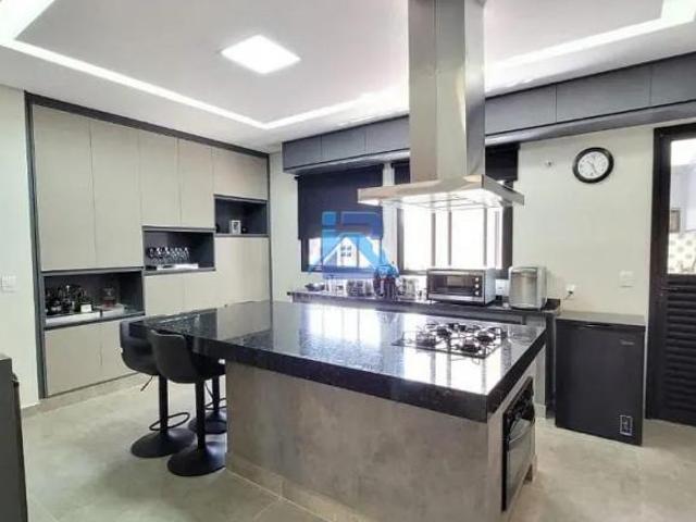 Magnífica Casa à Venda no Centro de Itatiba: 3 Suítes, Área Gourmet e Acabamento Impecável Itatiba