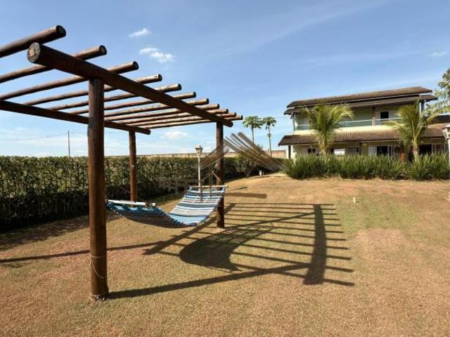 Magnífica casa a venda no Condomínio Jatobá, contendo 4 dormitórios e um amplo lazer