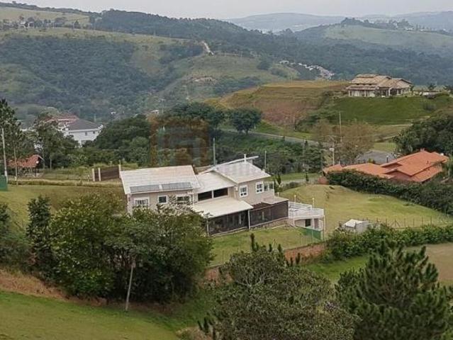 Magnífica Casa à Venda no Condomínio Quebec Ville São Roque SP de 650m² em Terreno de 2600m² Com 3