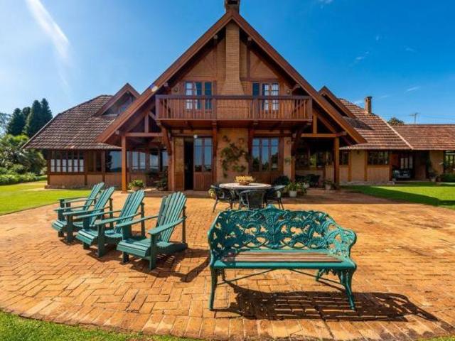 Magnifica casa alto padrão p/venda c/388m2 e 05 suites Campos de Jordão