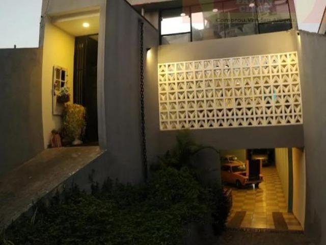 Magnífica casa! Ampla com Energia Solar e Garagem para 12 Carros em Perdizes