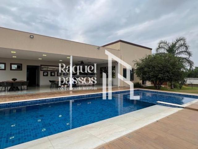 MAGNíFICA CASA COM PISCINA E QUADRA DE AREIA! CONDOMÍNIO DE ALTO PADRÃO