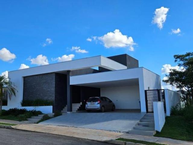 MAGNIFICA CASA CONDOMINIO MAX GARDEN
