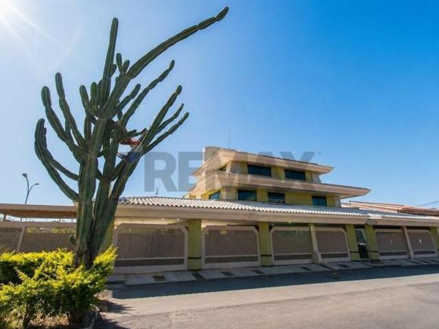 Magnífica Casa de alto Padrão ícone na história do Guará II agora à Venda