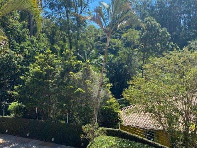 MAGNÍFICA CASA EM CONDOMÍNIO FECHADO