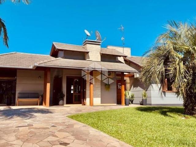 Magnífica casa mobiliada com 04 dormitórios sendo 01 suíte em amplo terreno de 1.738m² no bairro Pri