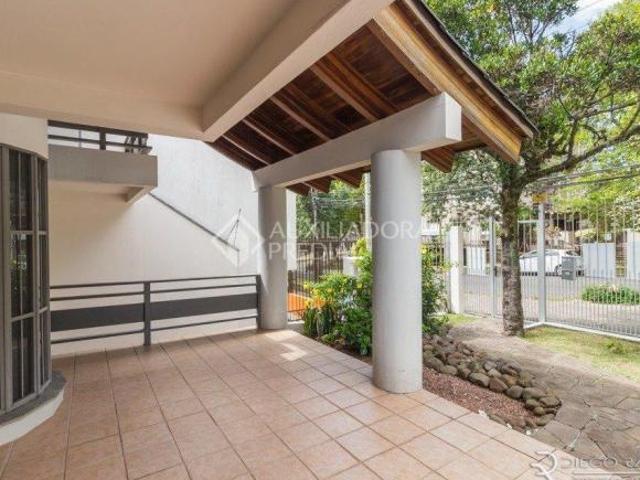 Magnífica casa no bairro Tristeza