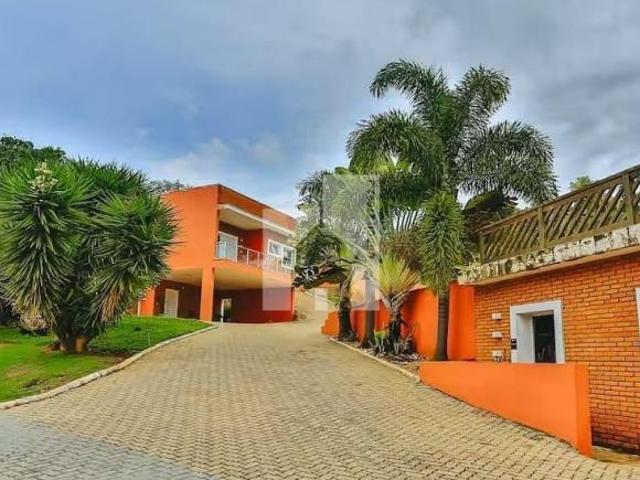Magnifica Chácara à venda com ´7 Suítes, Quadra de Beach Tennis, Piscina Aquecida, Jardim Tarantela