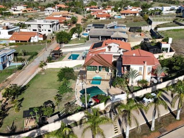 Magnífica chácara a venda em condomínio, amplo lazer, 1.500 m² totais, 3 dormitórios