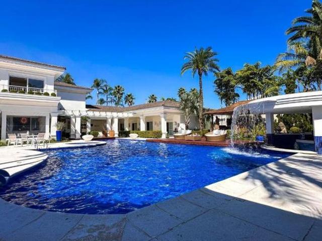 Magnífica Mansão À VENDA no Jardim Acapulco em Guarujá